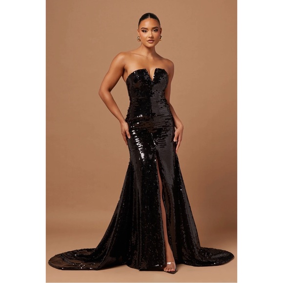 Fashion Nova | Dresses | Sequin Strapless Trail Dress | Poshmark